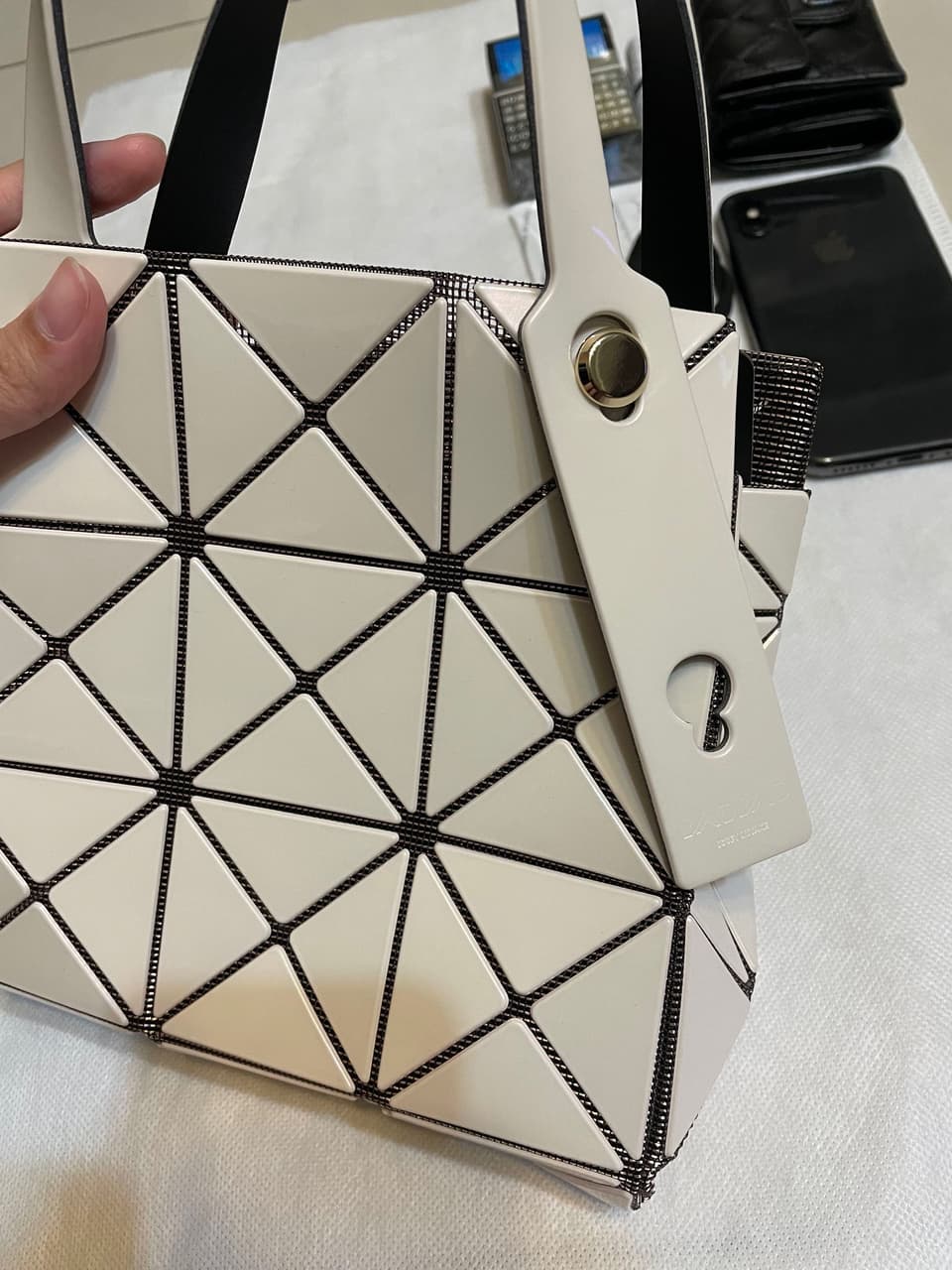 #分享 三宅一生baobao鑽石包Carat奶油金小號 - 精品板 | Dcard