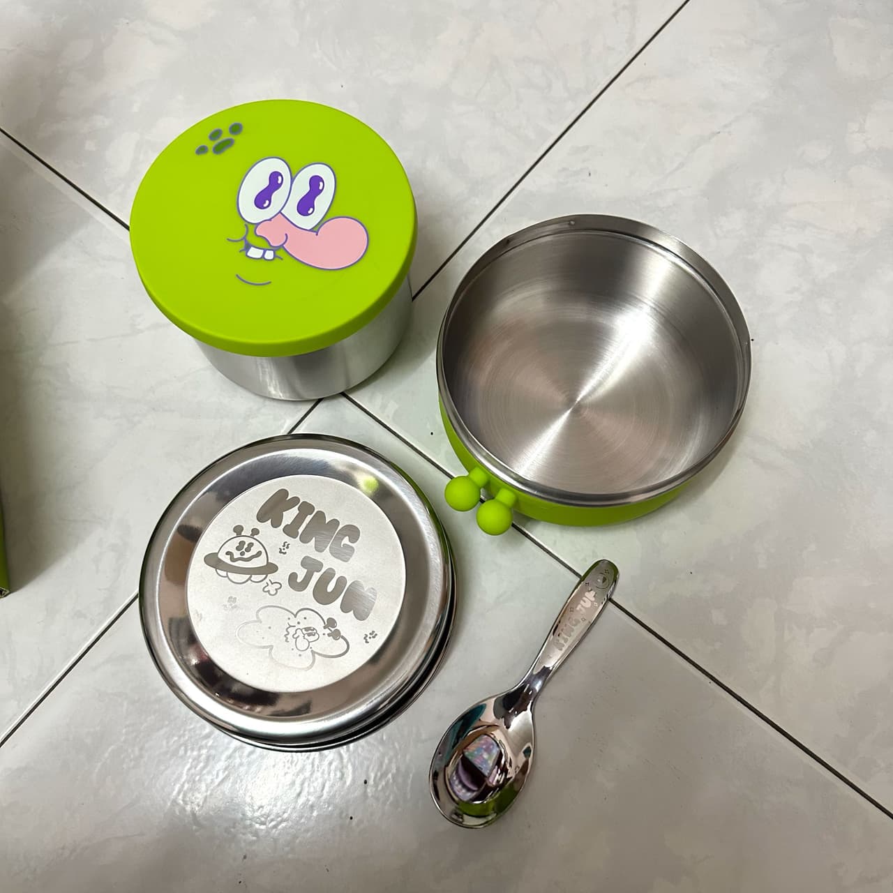 #開箱 KOM x KINGJUN聯名款不鏽鋼便當盒 ️可微波、電鍋、氣炸鍋也行真的超方便～ - babyling (@amberbabyling) | Dcard