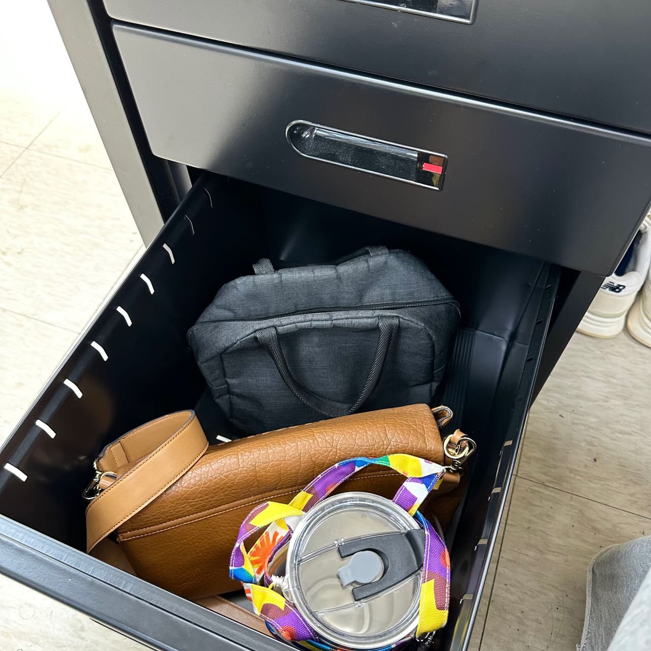 What’s in my office drawer? - 女孩板 | Dcard