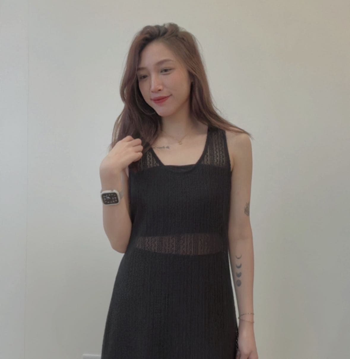 #分享 洞洞背心外罩怎麼穿～🖤 - 小雞🐤 (@derrica) | Dcard