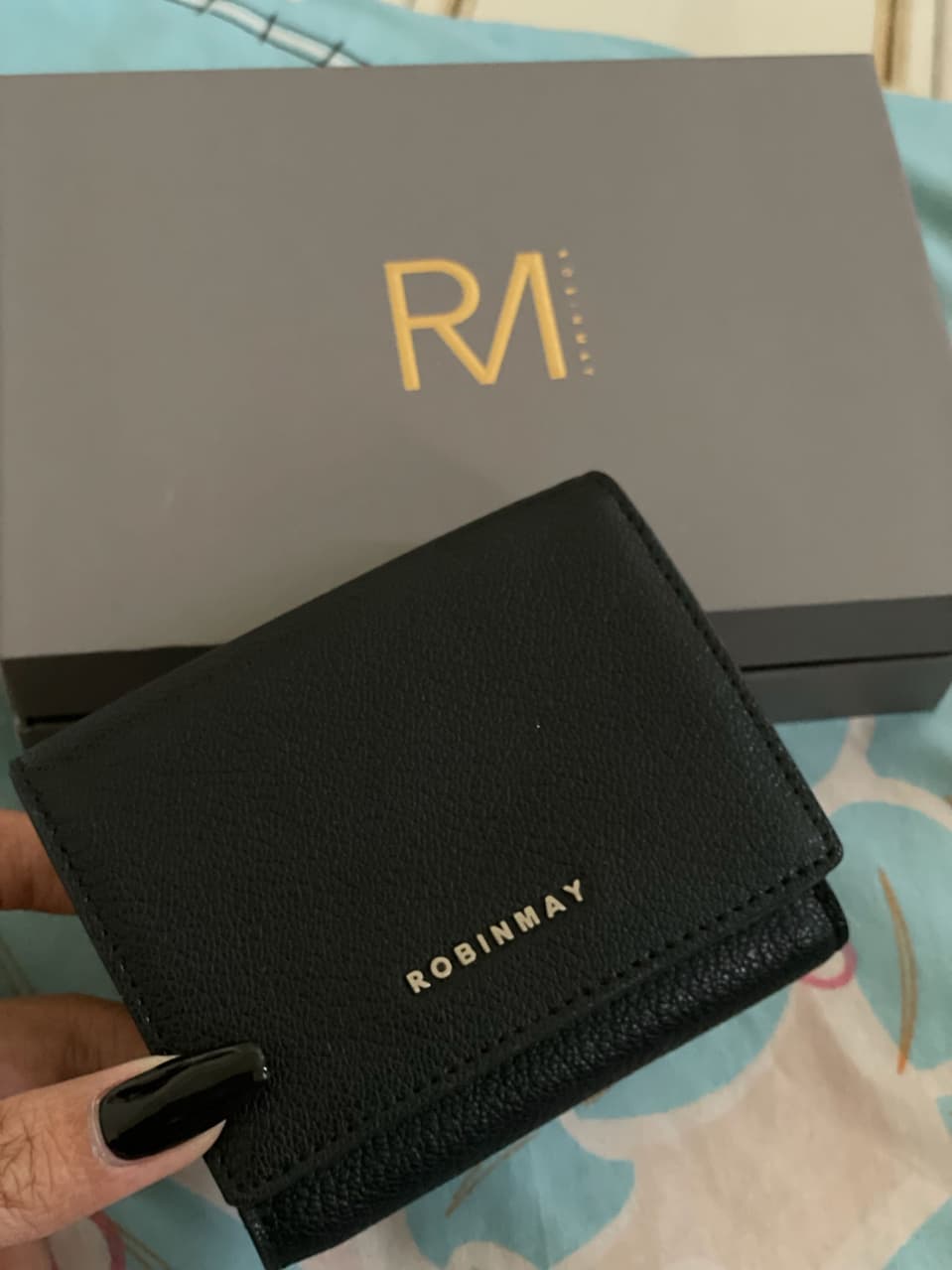 #我要賣 ROBIN MAY旋木真皮短夾(黑) - 二手交易板 | Dcard