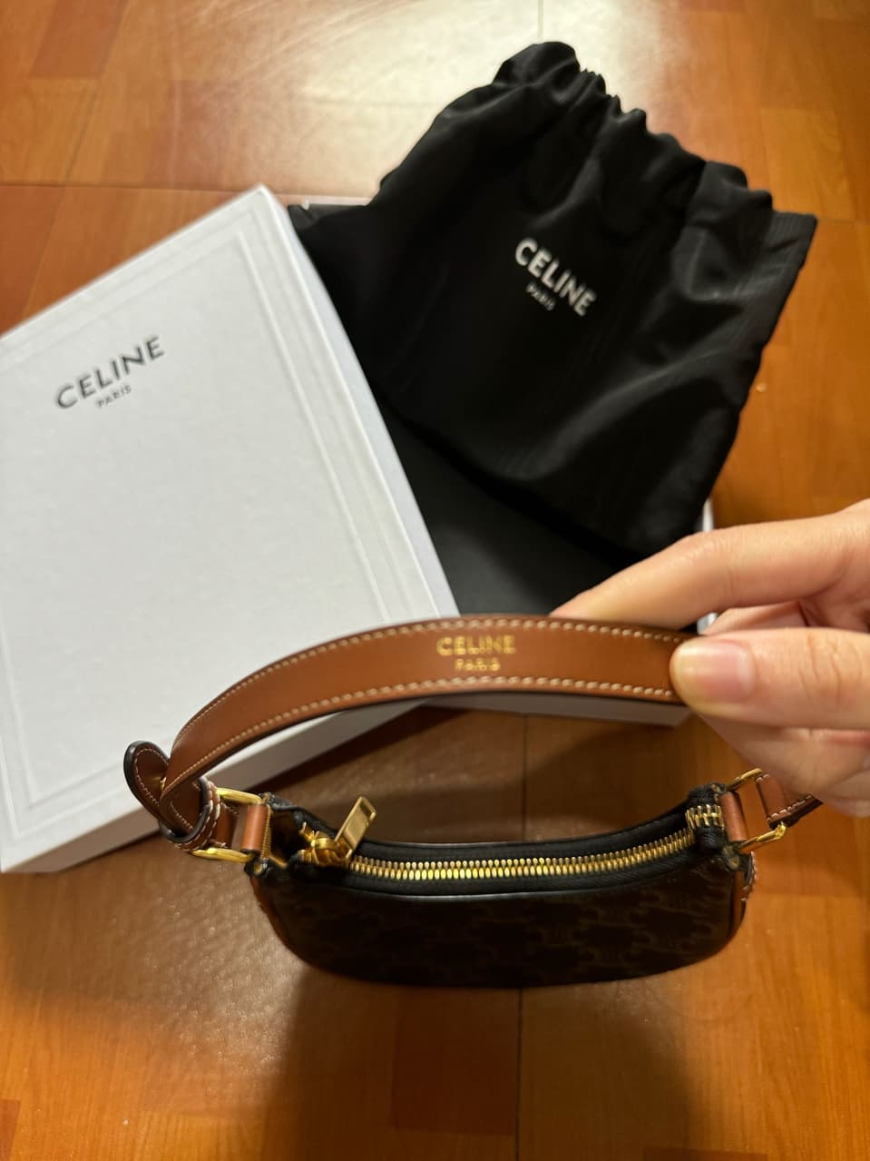 #我要賣 （已售出）95成新Celine Ava mini 詐騙勿擾 - 二手交易板 | Dcard