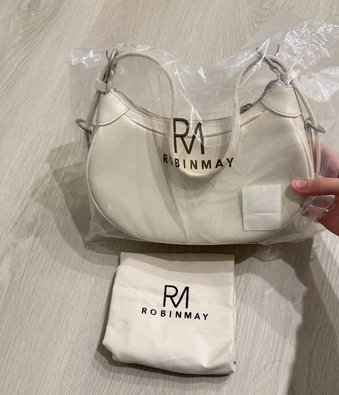 #我要賣 只想清空間 #全新350 #專櫃店面購入 - 二手交易板 | Dcard