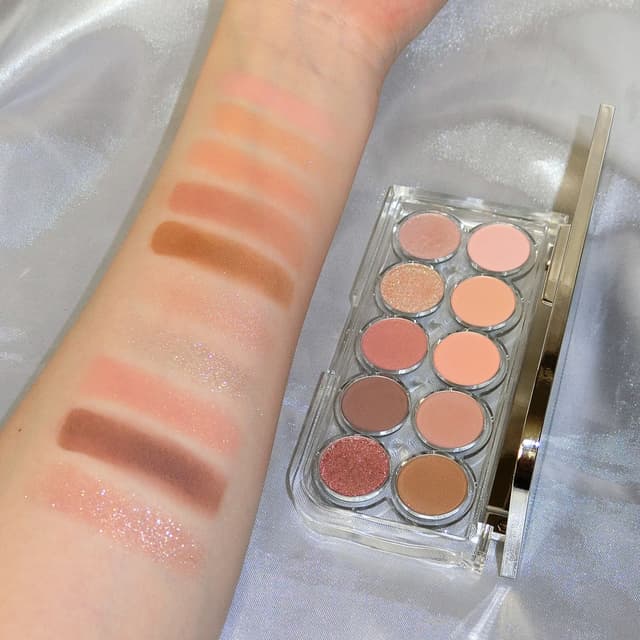 Lummir AM 7:00 眼影盤超級美！ - 捲餅🌯 (@moyuon_03) | Dcard