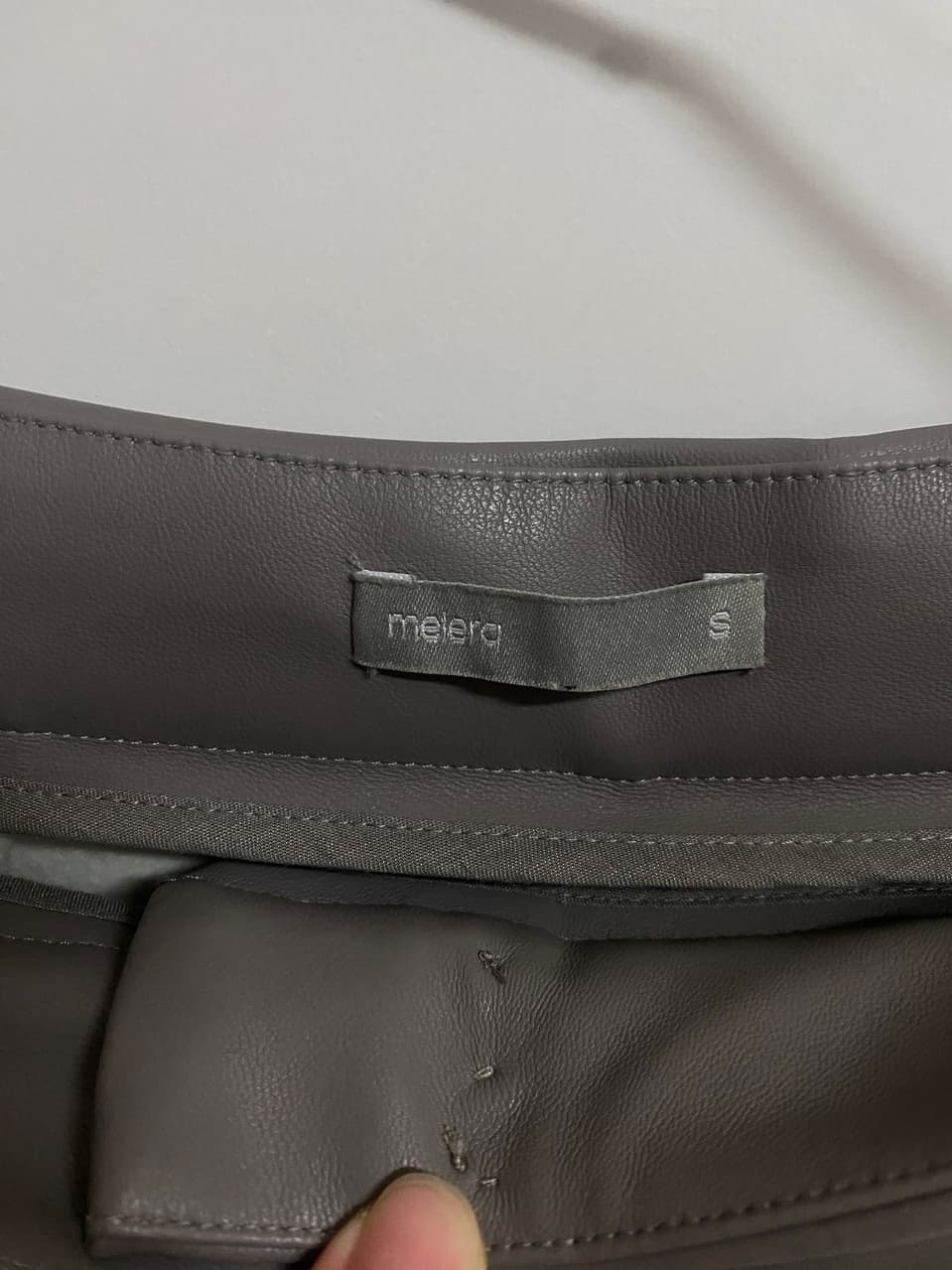 #我要賣 Meierq 灰色皮褲S尺寸 - 二手交易板 | Dcard