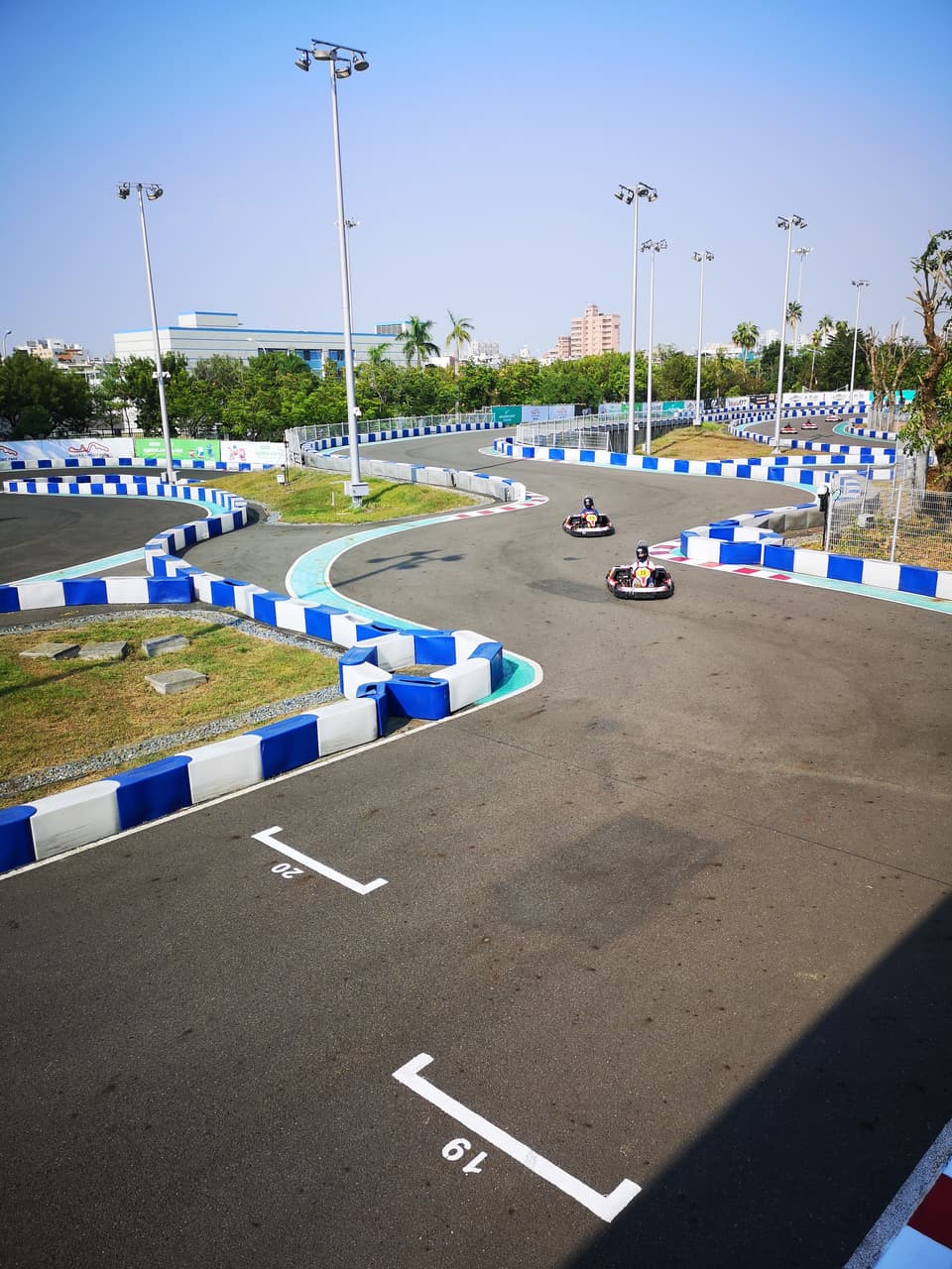 #國內 高雄一日遊！卡丁車、SKM Park Outlets、壽山夜景 - 旅遊板 | Dcard