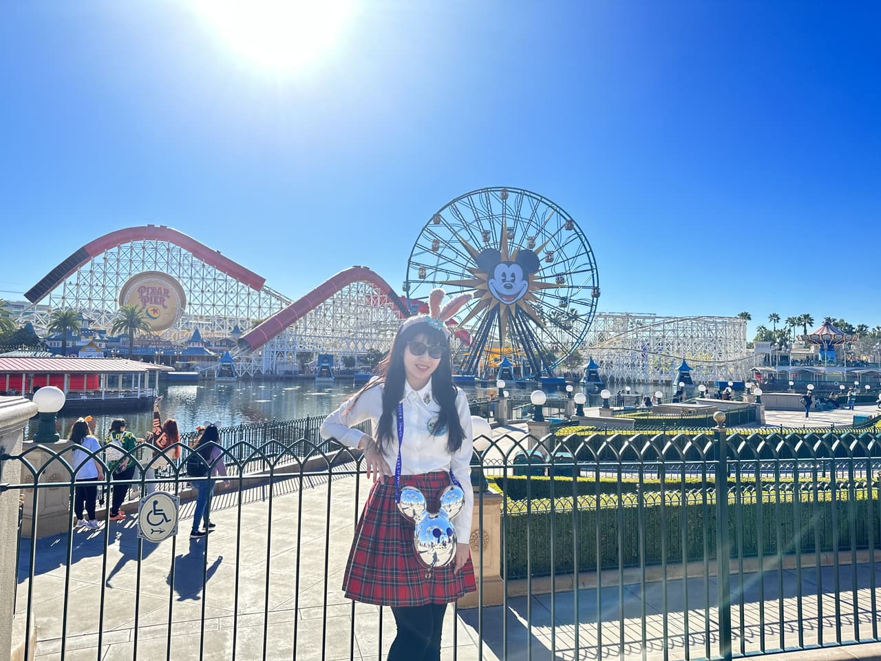 加州迪士尼100週年快樂 - 晨曦 (@itsanita) | Dcard