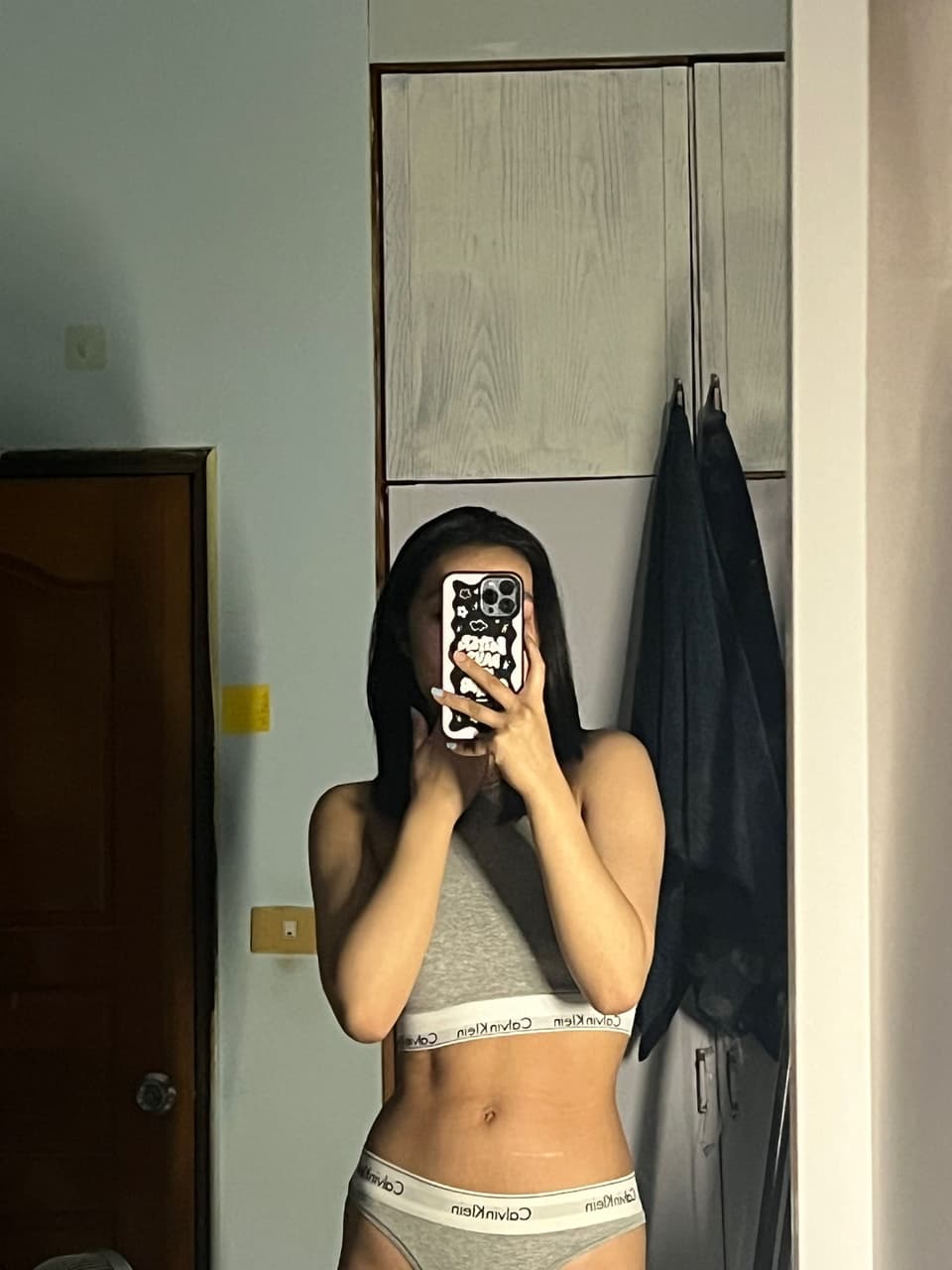 女生一定要穿過CK太經典了/CK推薦 - 風一般的女子 (@crklyj) | Dcard