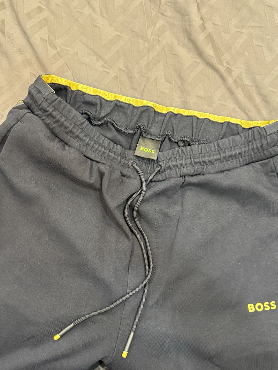 #我要賣 BOSS 深藍的運動棉褲 - 二手交易板 | Dcard