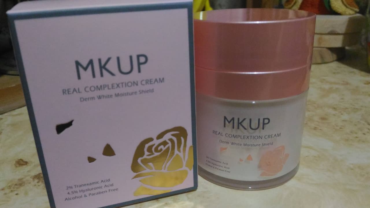 #二更 #圖 #我噴到了眼睛 #開箱文 MKUP 素顏美白霜 - 美妝板 | Dcard