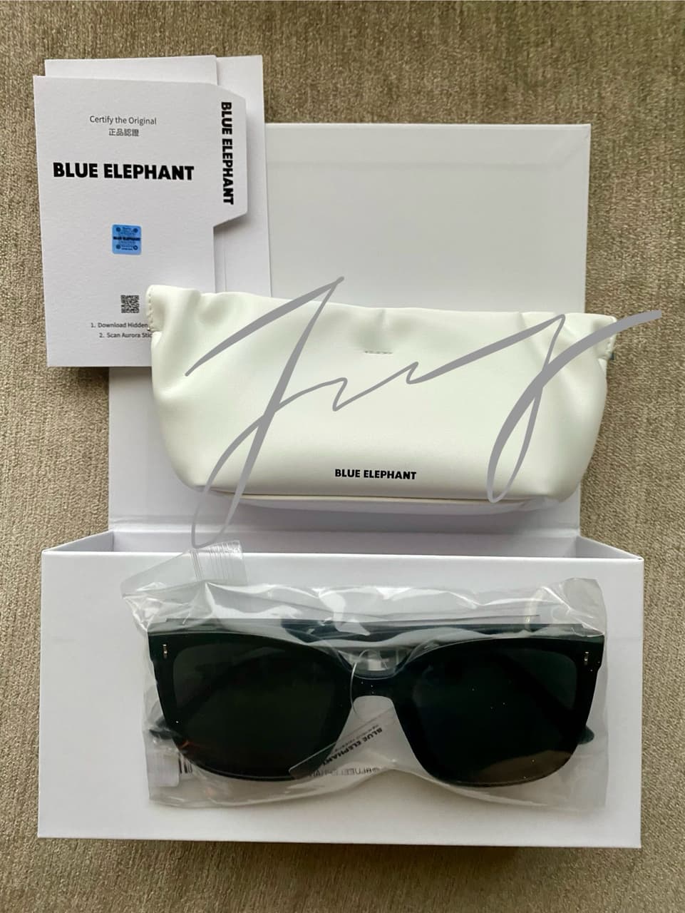 #我要賣 （已售出）Blue Elephant #VAINT 墨鏡 - 二手交易板 | Dcard