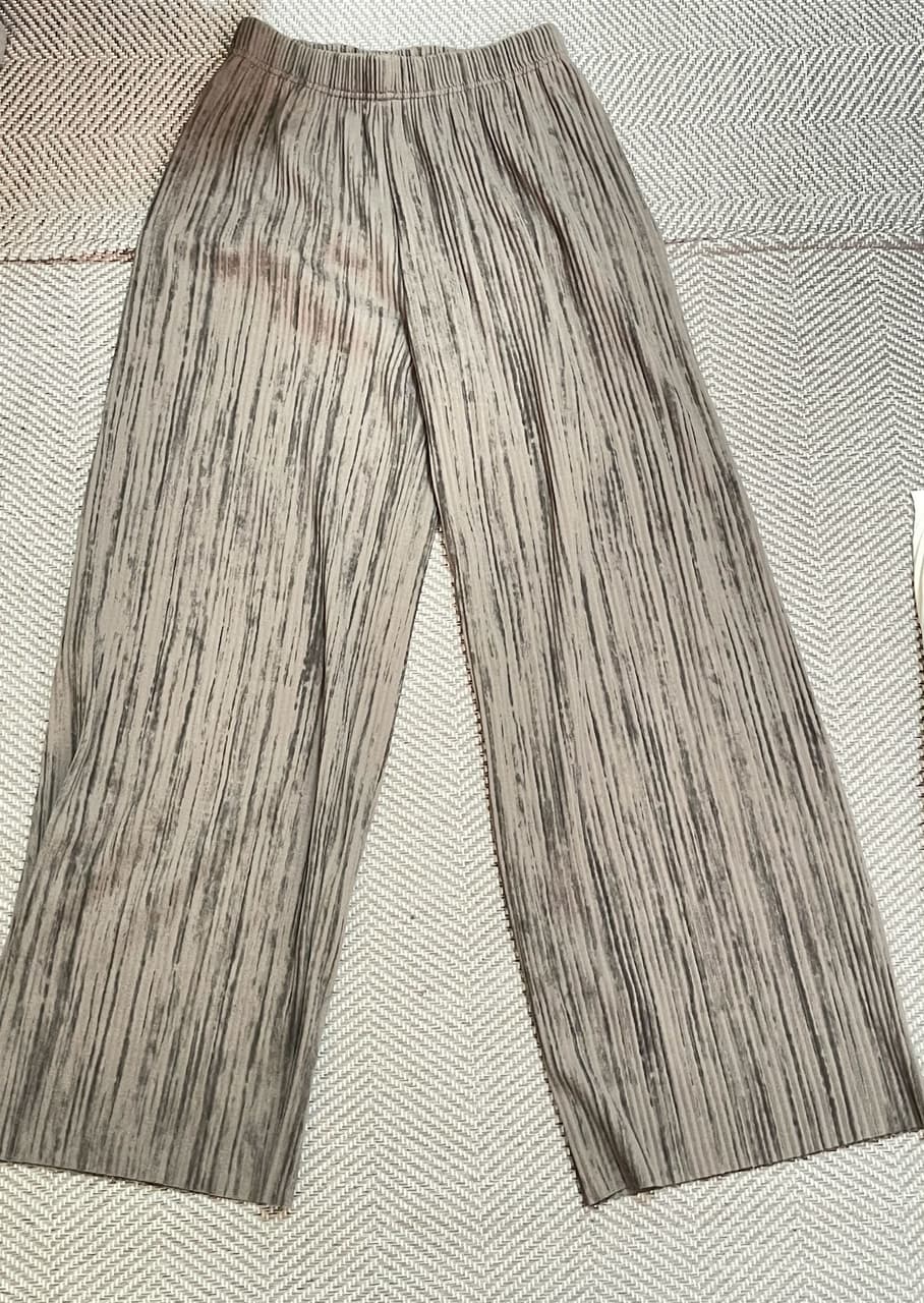 #我要賣 全新 直坑條混色寬褲（賣貨便免運 - 二手交易板 | Dcard