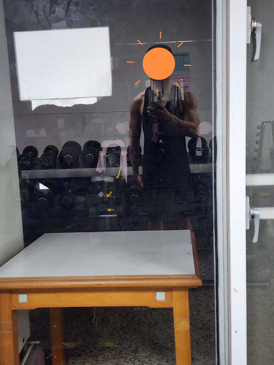 健身房好熱🥵 - 黑框布朗尼 (@runwithtaf) | Dcard