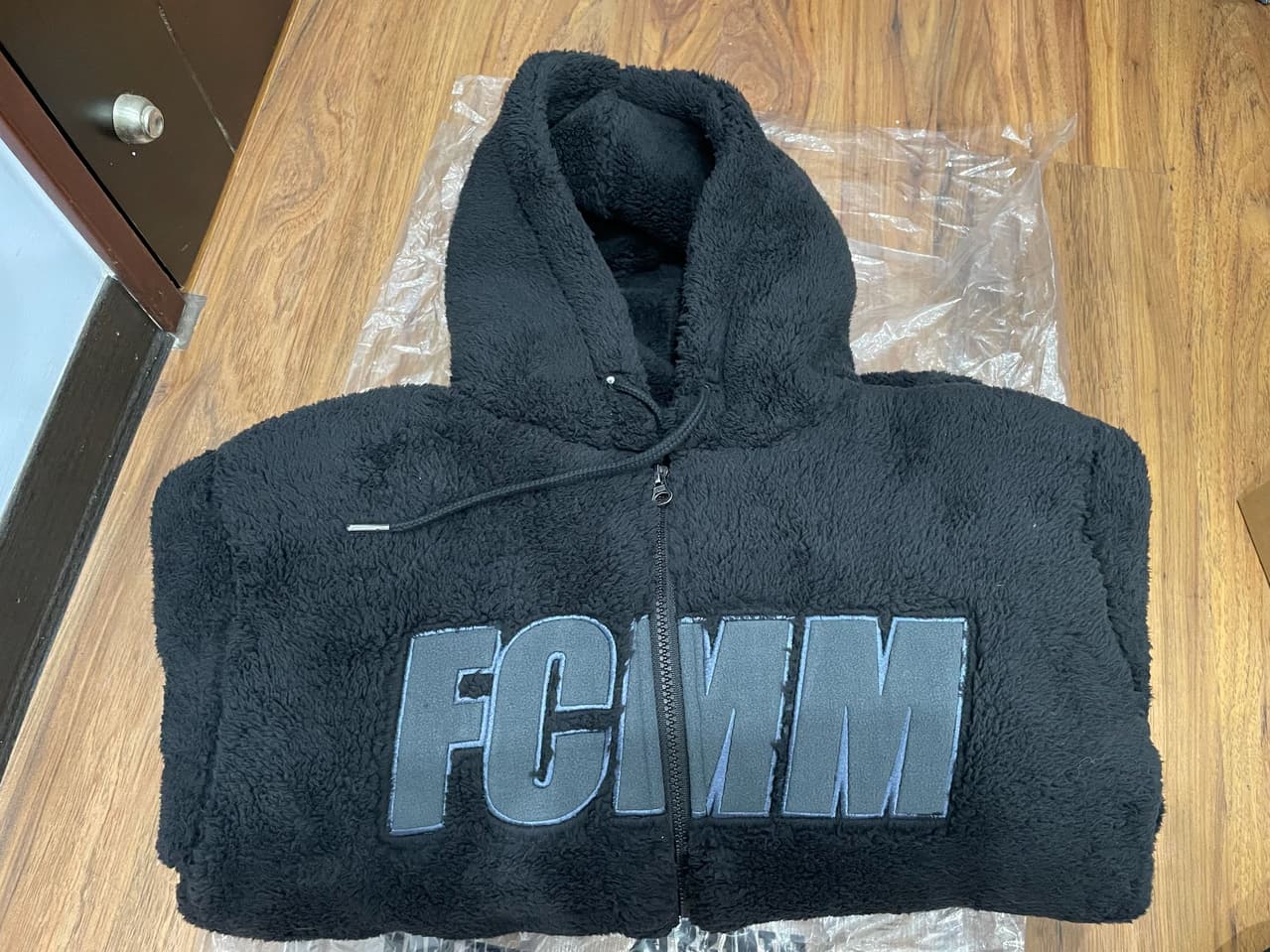 #我要賣 （已售出）韓國 FCMM 絨毛外套 黑色 - 二手交易板 | Dcard