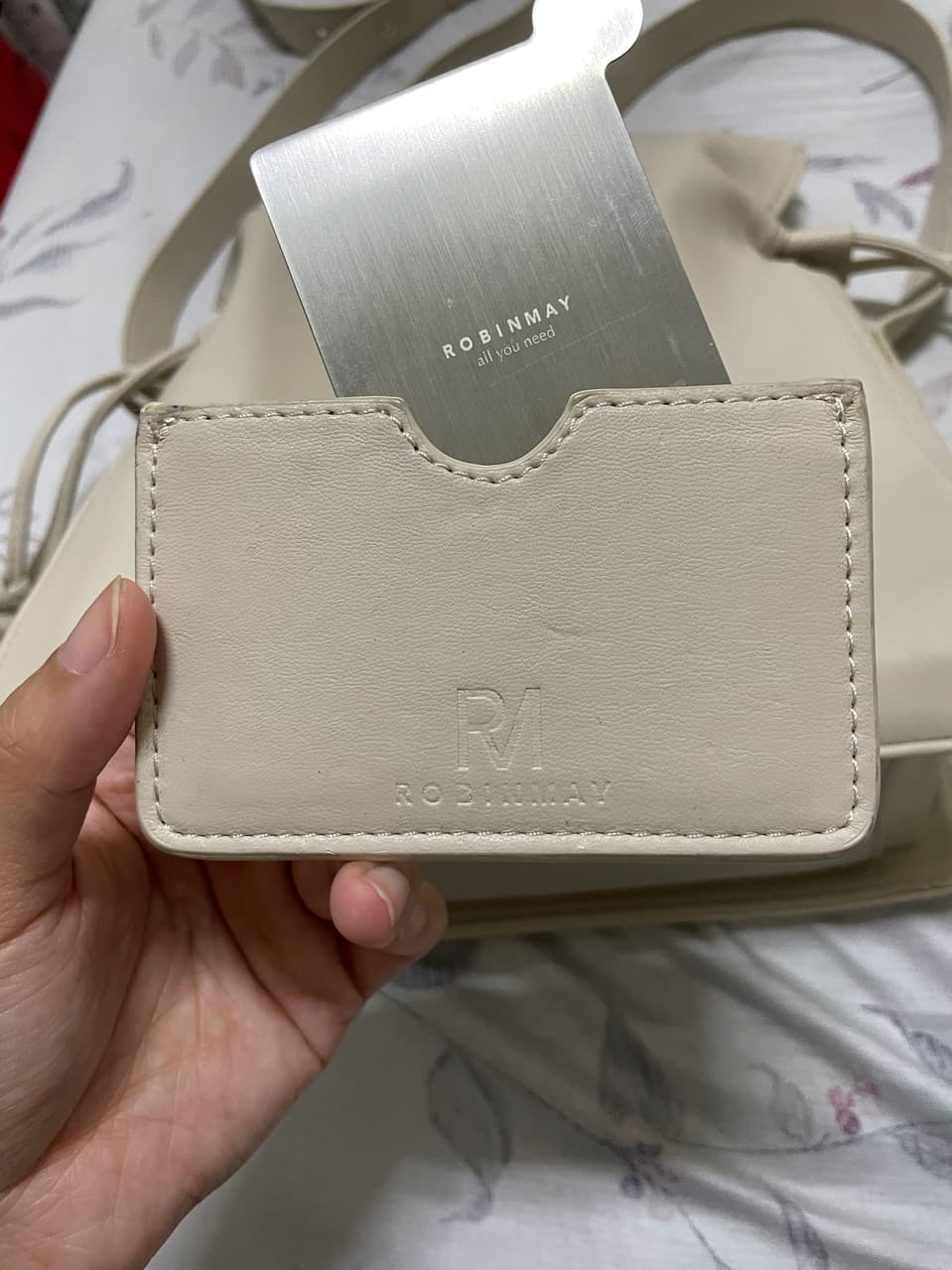#我要賣 Robinmay盛夏果實斜背包 米白色/附贈卡夾 - 二手交易板 | Dcard