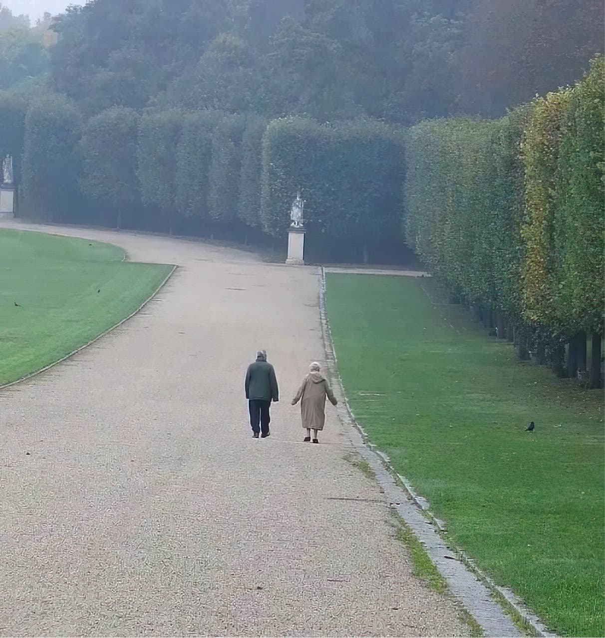 英國女王逝世享耆壽96歲！ - B1005 留言 | Dcard