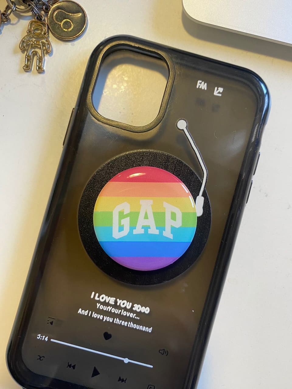 #分享 #情報 GAP門市🌈活動 打卡送小禮物 - 穿搭板 | Dcard