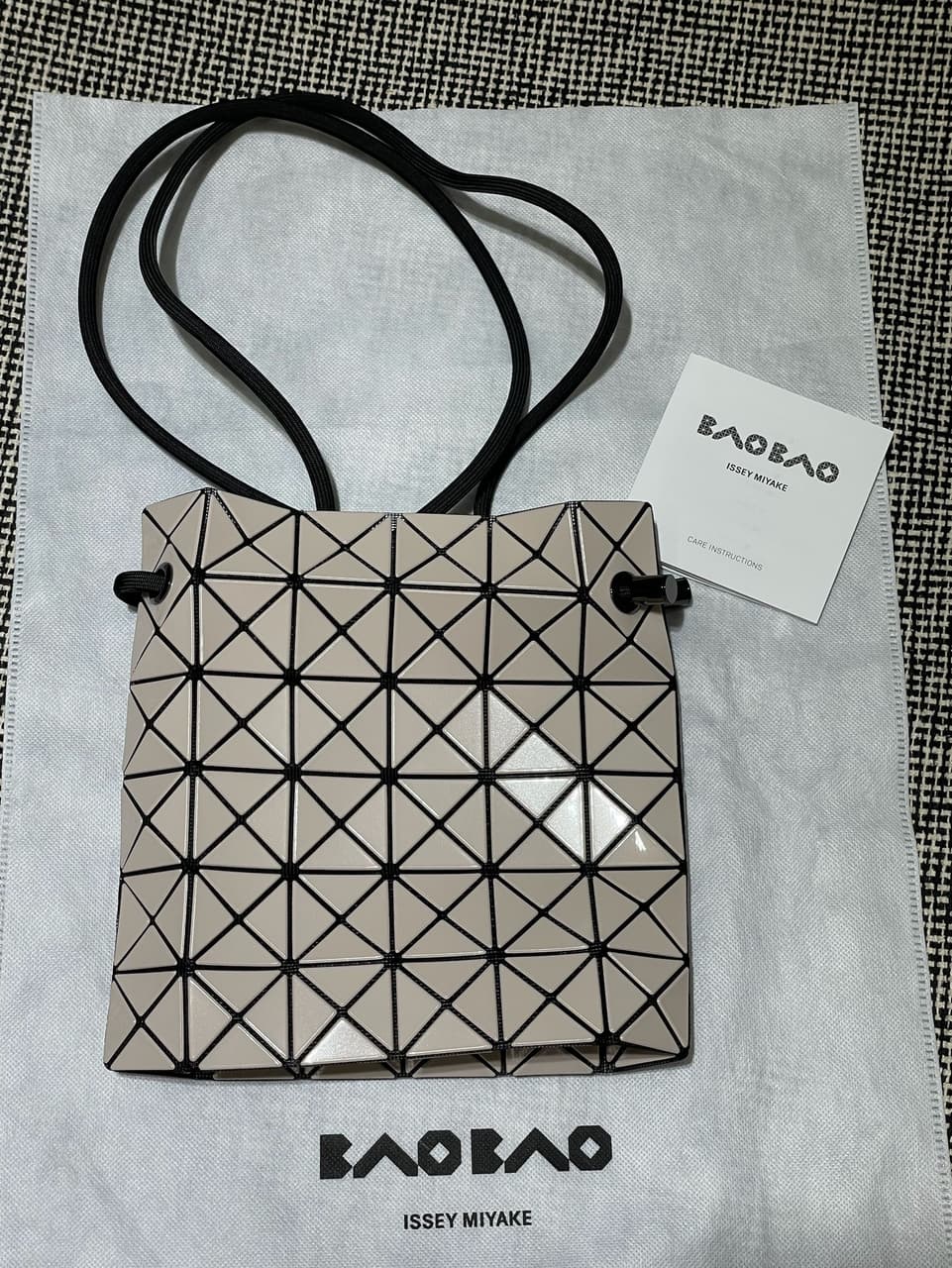 #我要賣 三宅一生 BAO BAO 水桶包 米白 已自用🤣 - 二手交易板 | Dcard