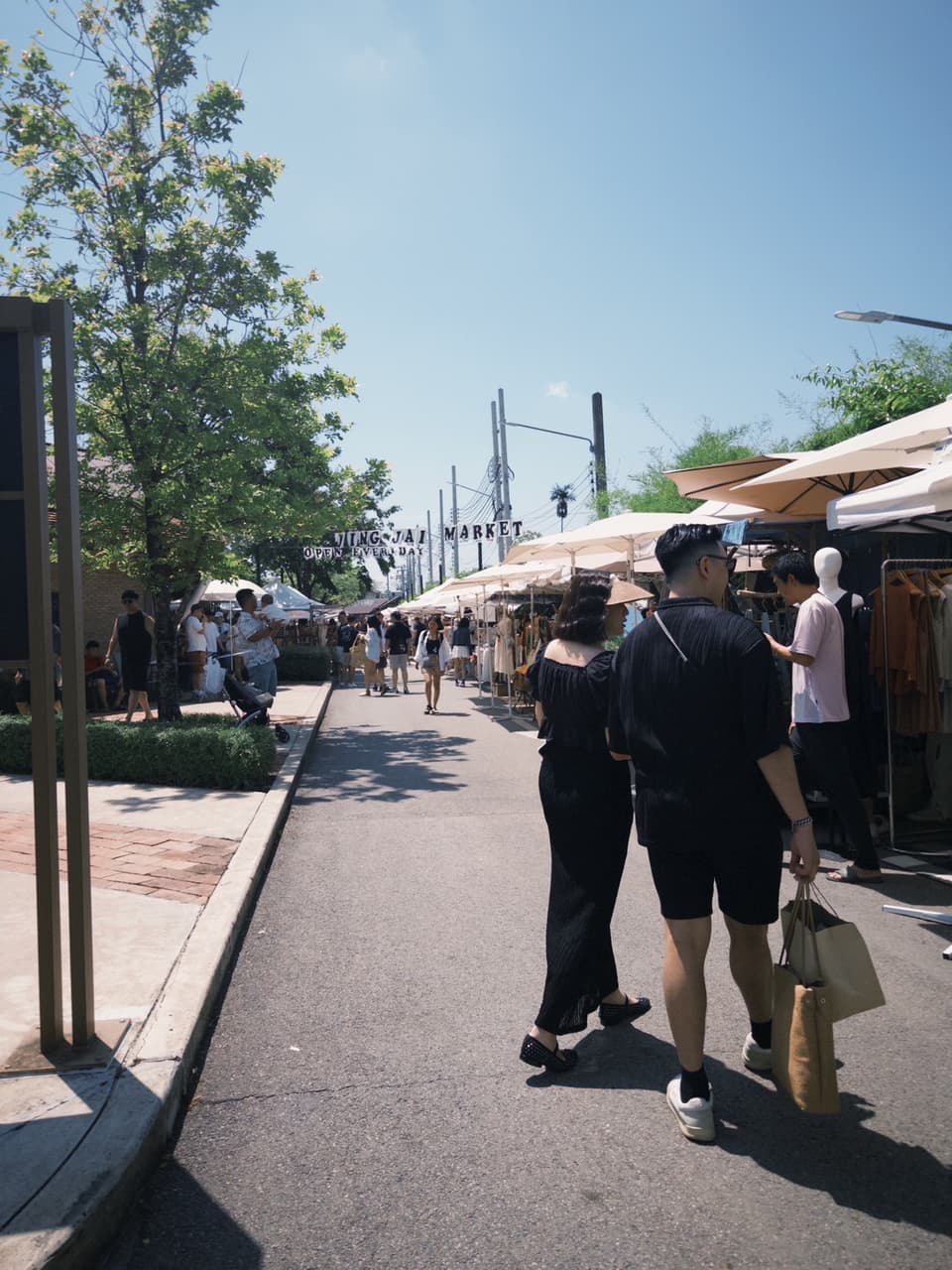 #國外遊記 泰國🇹🇭清邁 Day2 Early owls、真心市集、草編一條街、塔佩門、船麵、瓦洛洛、HIDE LAND、米其林餐廳BAAN Landai - 旅遊板 | Dcard