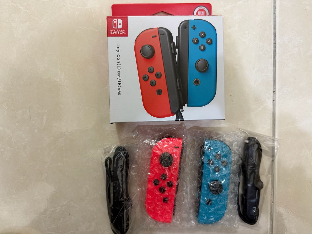 #我要賣 Switch OLED白色主機、原廠Joy-Con手把 - 二手交易板 | Dcard