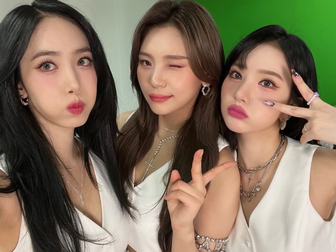 #集中討論 VIVIZ 迷你三輯 𝗩𝗮𝗿𝗶𝗼𝗨𝗦 回歸 - B272 留言 | Dcard