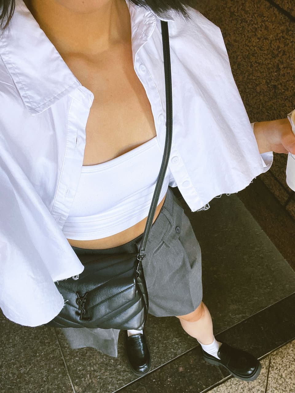 #分享 短版襯衫太好穿啦！🤲🏻 #夏末襯衫OOTD - 穿搭板 | Dcard