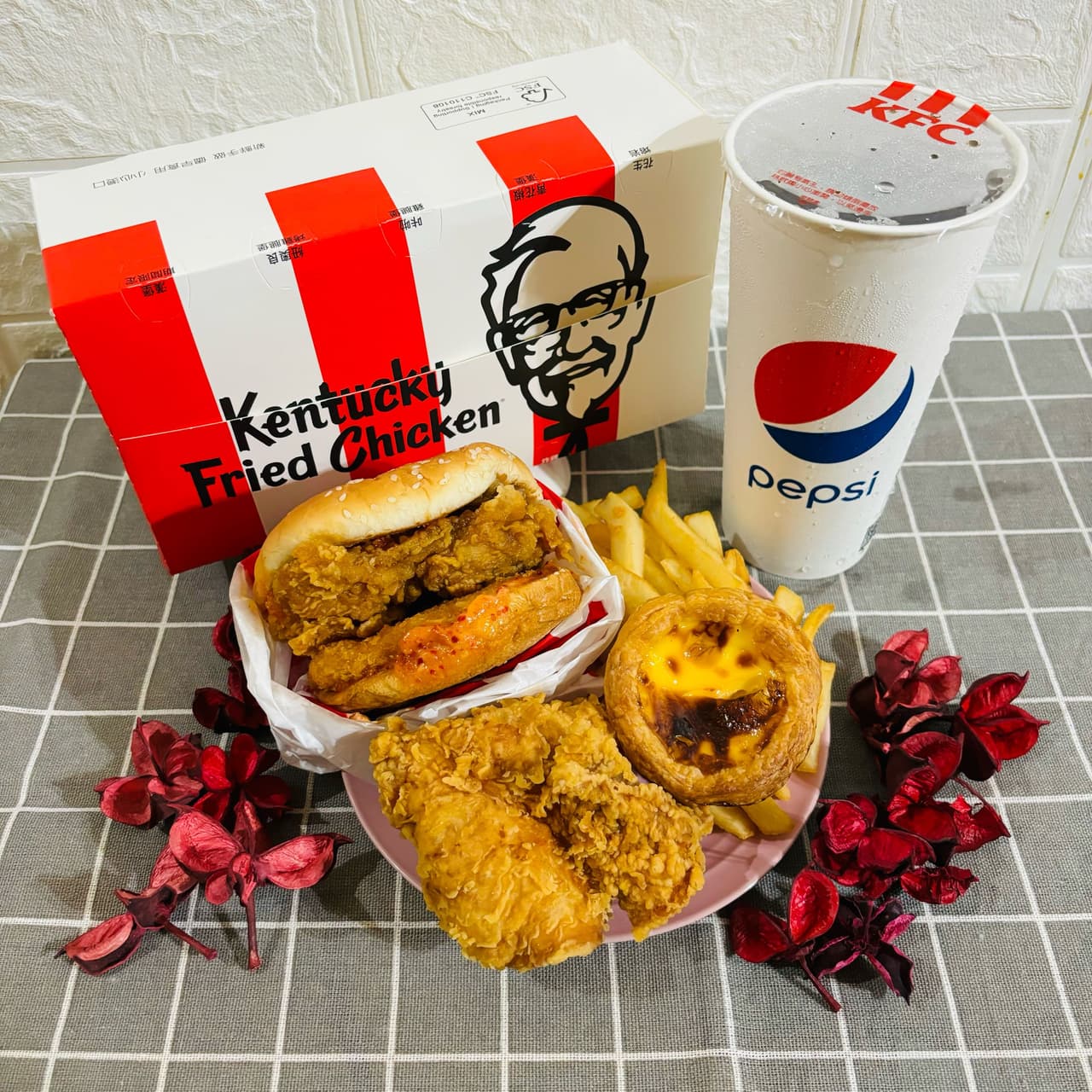 開箱｜KFC肯德基新品｜黃金魚子海陸Q蝦堡🦐 - 吧台小公主🌸 (@rilakkuma520) | Dcard