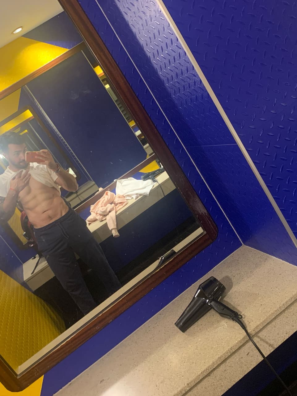 腹肌哥 (@gmsephs) | Dcard