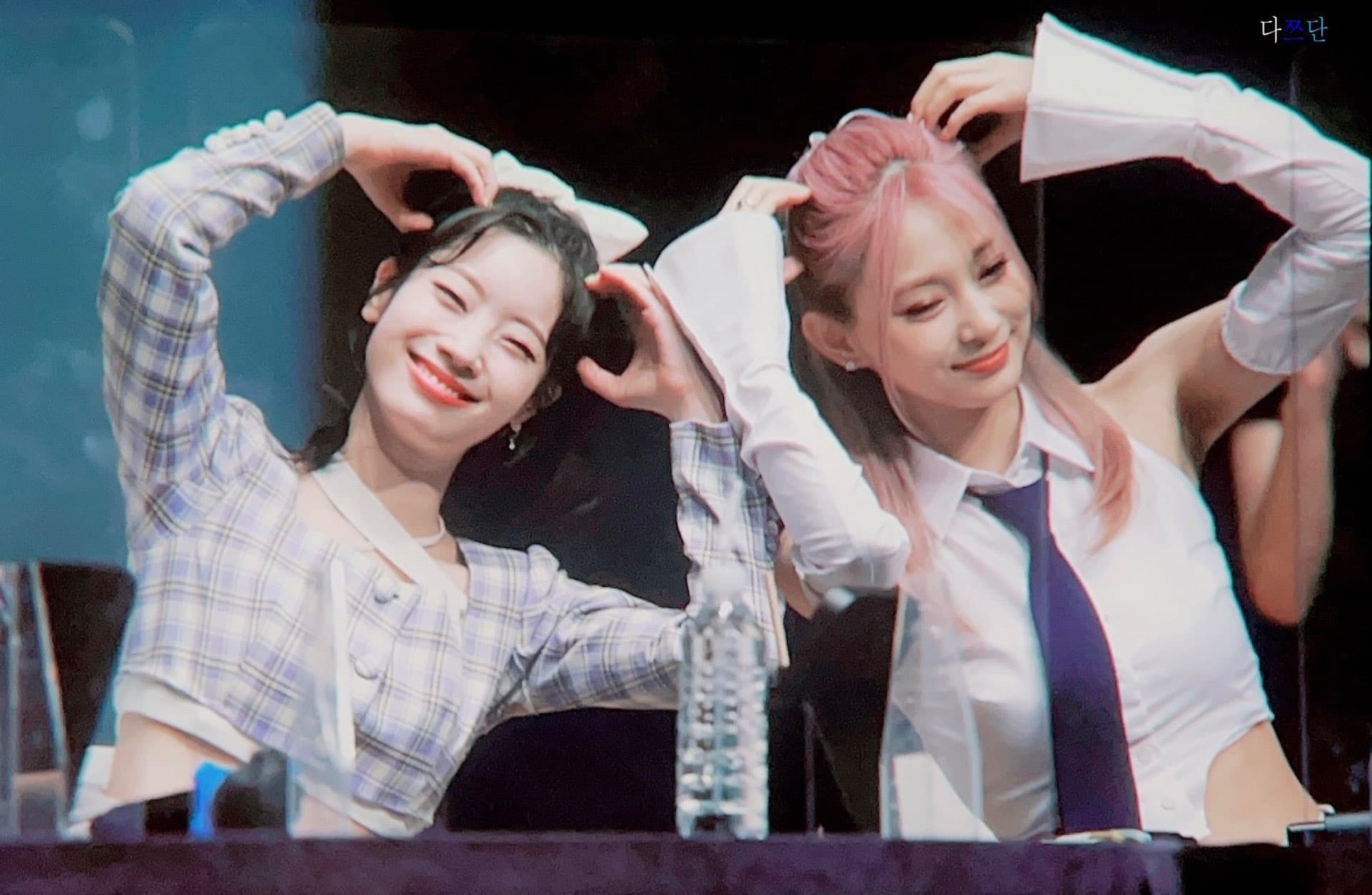 #分享 7個水晶臉鏈女神 1個駭客 1隻兔子 - TWICE板 | Dcard