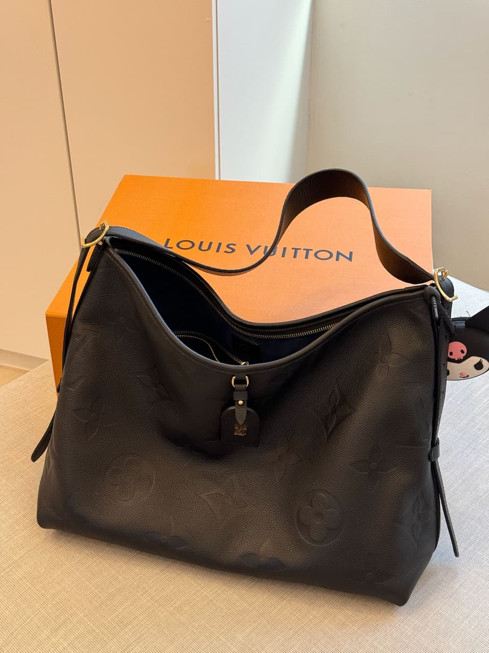 #開箱 LV carryall mm 黑色牛皮🖤含實揹！ - 精品板 | Dcard