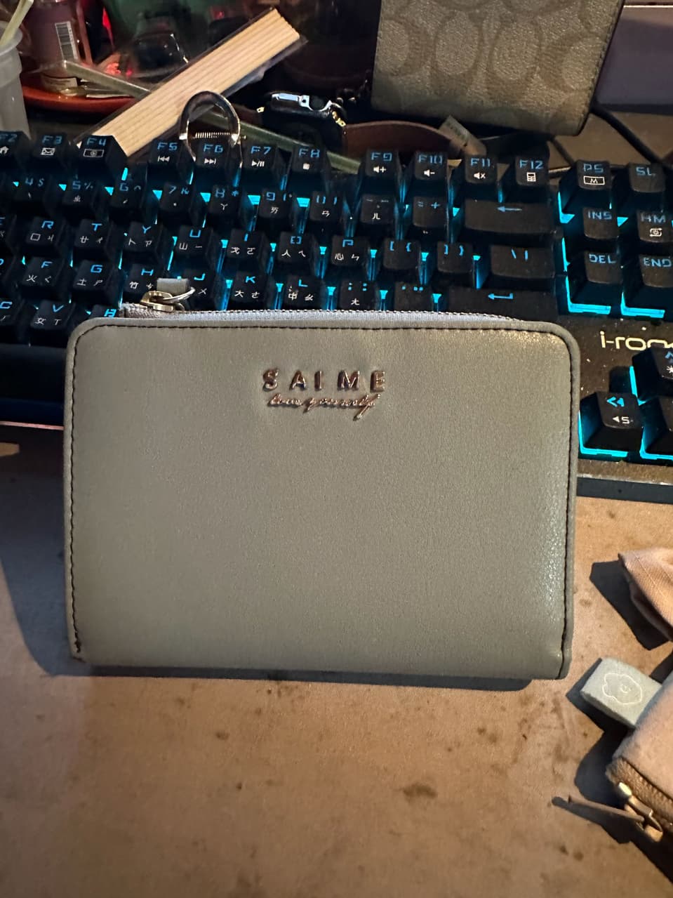 #我要賣 #我要賣 奶油家族平板包/saime中夾/方坊鑰匙包 - 二手交易板 | Dcard