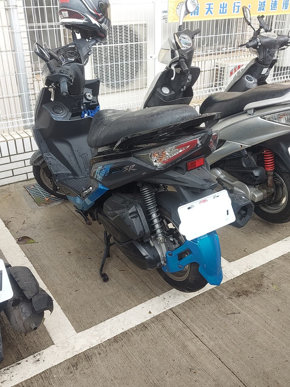 jet sr車主 不小心撞到你的車 - 嶺東科大板 | Dcard