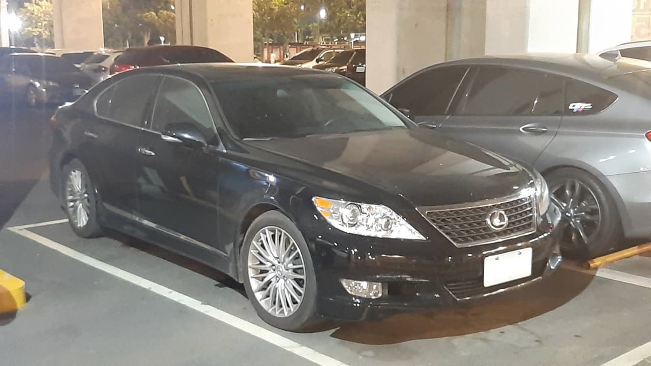 【街拍】Lexus LS460 Vertex Edition - 汽車板 | Dcard