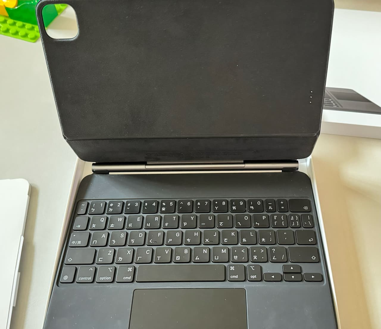 #我要賣 Apple 原廠 11吋 黑色 巧控鍵盤 Magic keyboard - 二手交易板 | Dcard