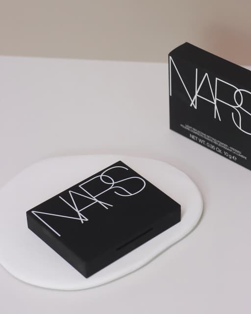 #試色 相見恨晚的Nars小白餅！磨皮功能開好開滿 - 美妝板 | Dcard