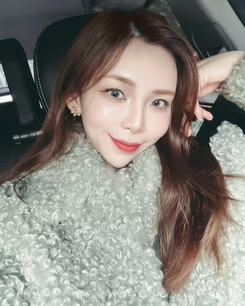 趁天氣冷趕快發 ZARA人造羊羔毛大衣真的很值 - 珂荷莉 (@cocoly) | Dcard