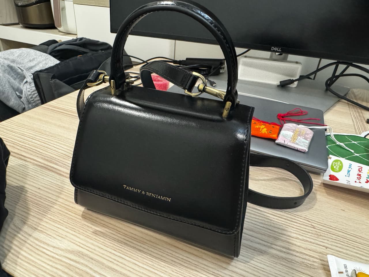 #我要賣 （已售）TAMMY & BENJAMIN 側背包 - 二手交易板 | Dcard