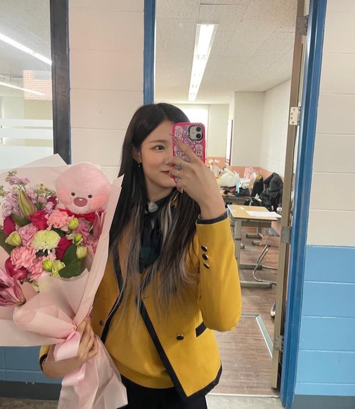 #閒聊 🎓今天公開的idol畢業照🎉 - B69 留言 | Dcard