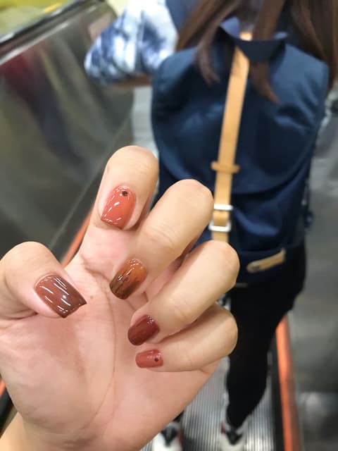 突然想要分享一下自己做過的光療💅🏻 美甲板 Dcard