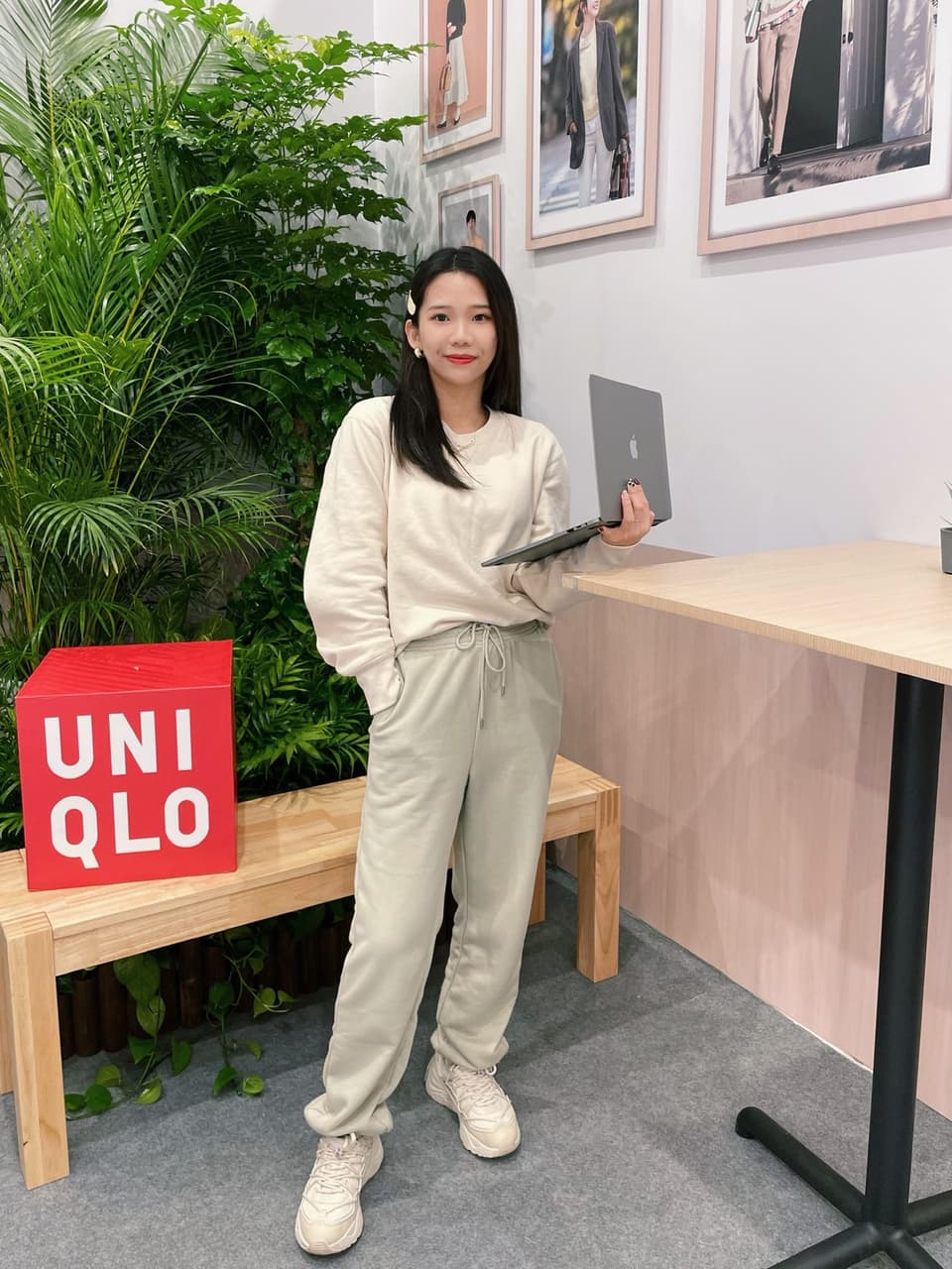 告五人穿UQ新厚T表演！#開箱大使 - 奶昔昔 (@xixi0622) | Dcard