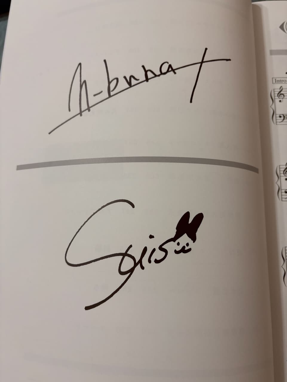 #開箱 ヨルシカ《月と猫のダンス》 live CD & 前世樂譜 - 焦糖布丁🍮 (@comicholic41) | Dcard