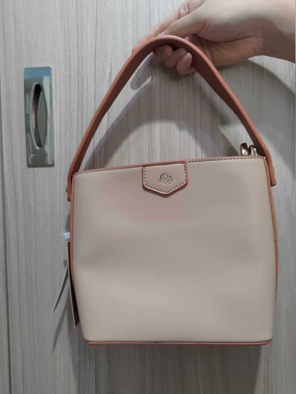 #我要賣 買就送包包 - 二手交易板 | Dcard