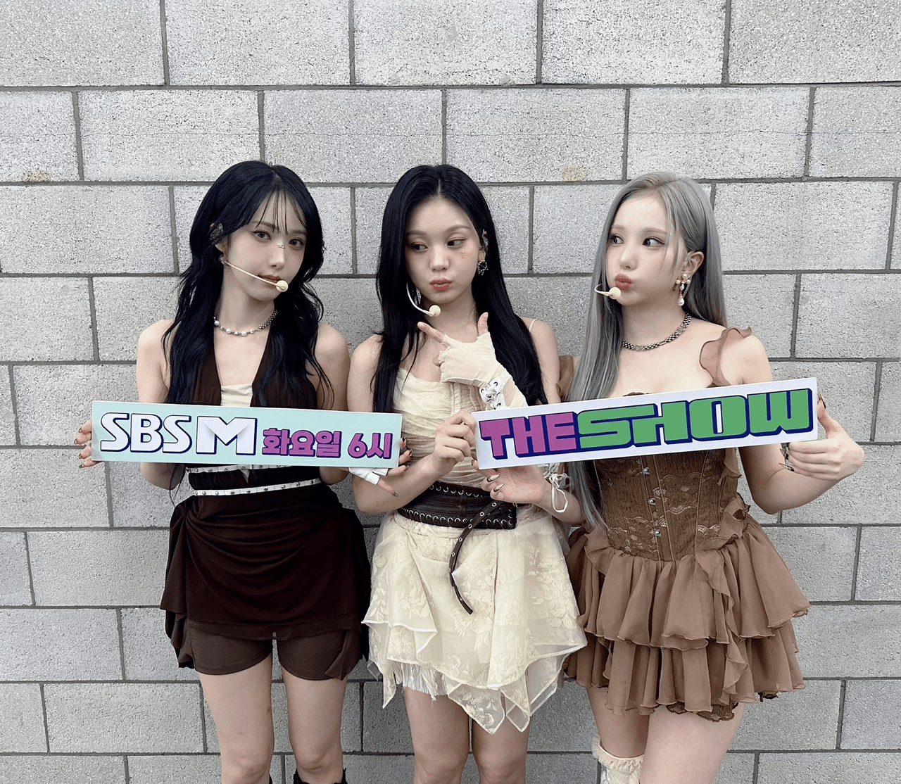 #集中討論 VIVIZ 迷你五輯 VOYAGE 回歸🤫 - B112 留言 | Dcard