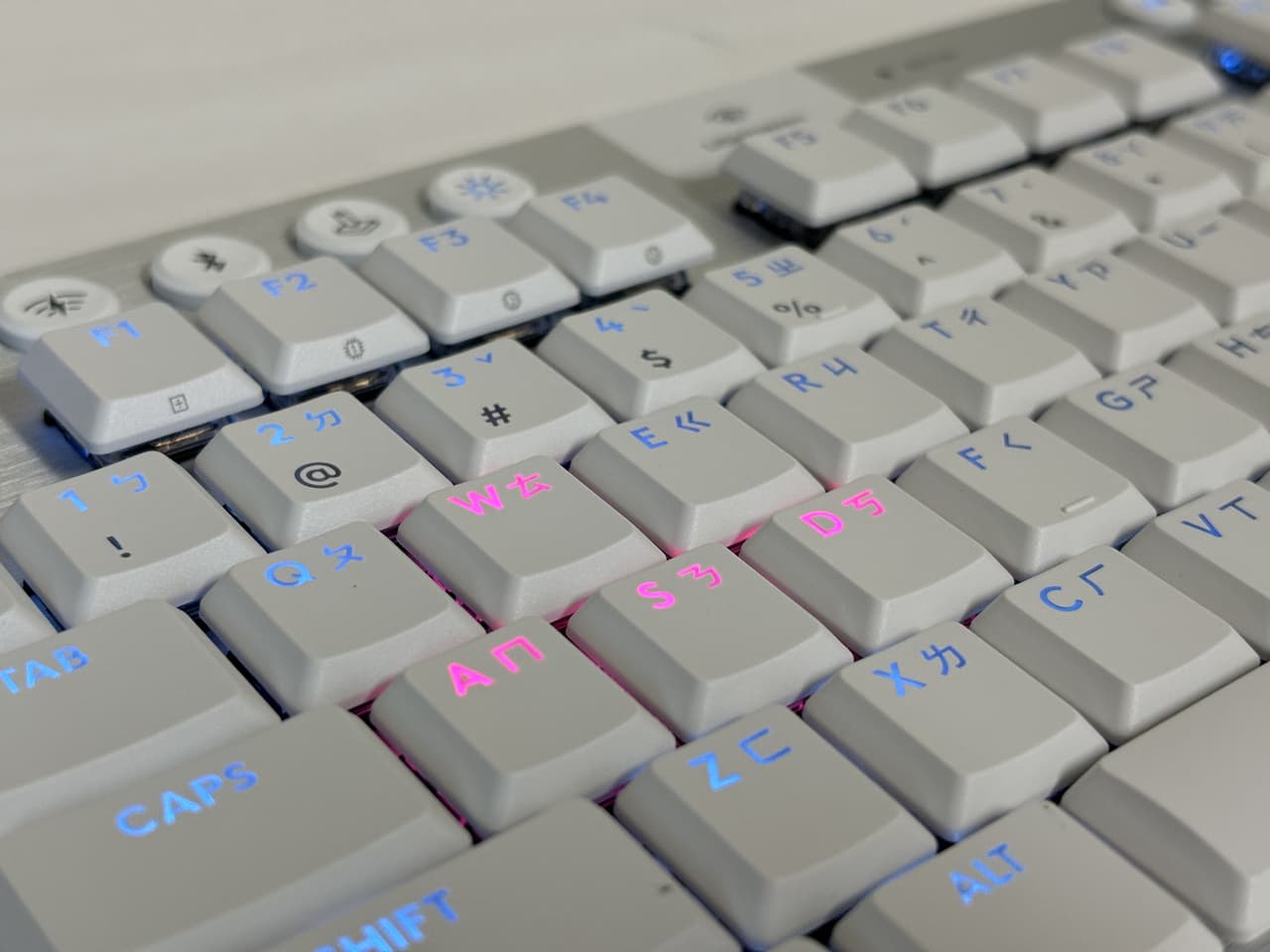 【開箱】「年度最強電競鍵盤」！？ Logitech G915 X 機械矮軸 體驗心得 - 3C板 | Dcard