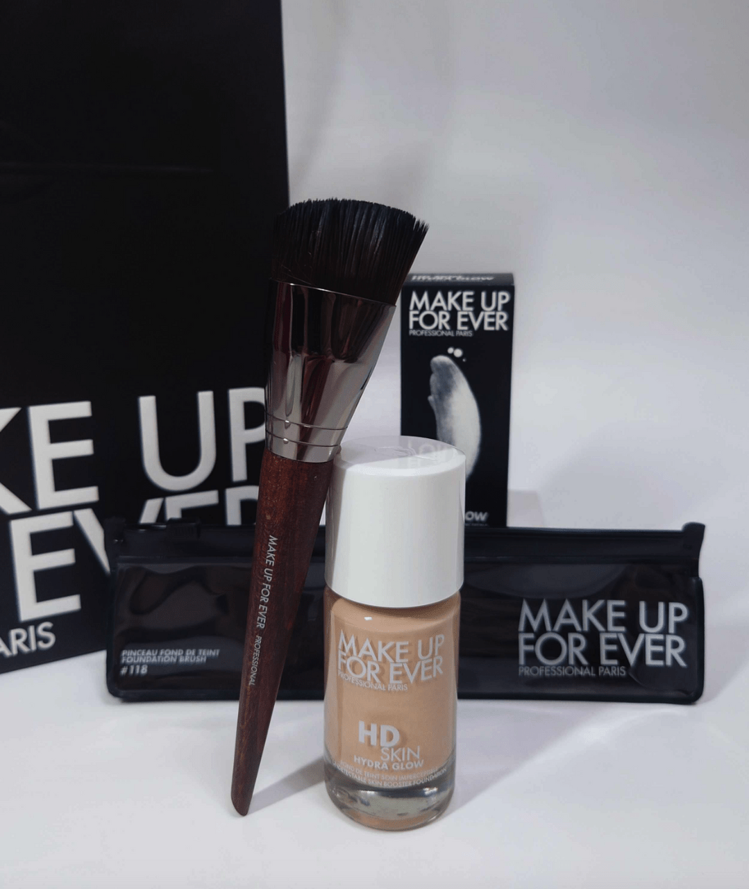 發光的底妝！MAKE UP FOR EVER HD SKIN 粉無痕活潤精華粉底液 - 贊助板 | Dcard