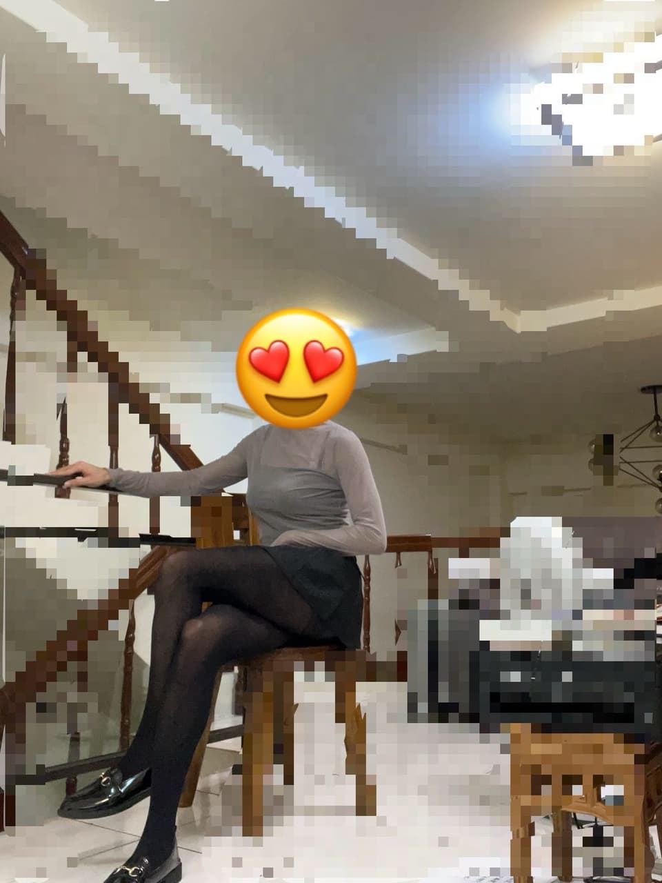 今天穿這樣出門應該比較正常 - 嫣然 (@blackwall) | Dcard