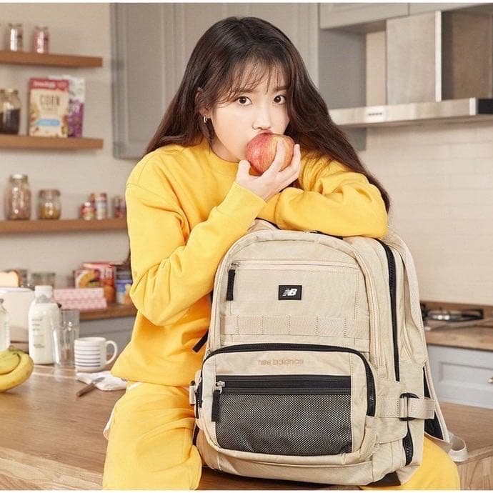 #情報 IU同款New Balance背包，好有質感的奶茶色 - 小資Yui (@iloveyuiyui) | Dcard
