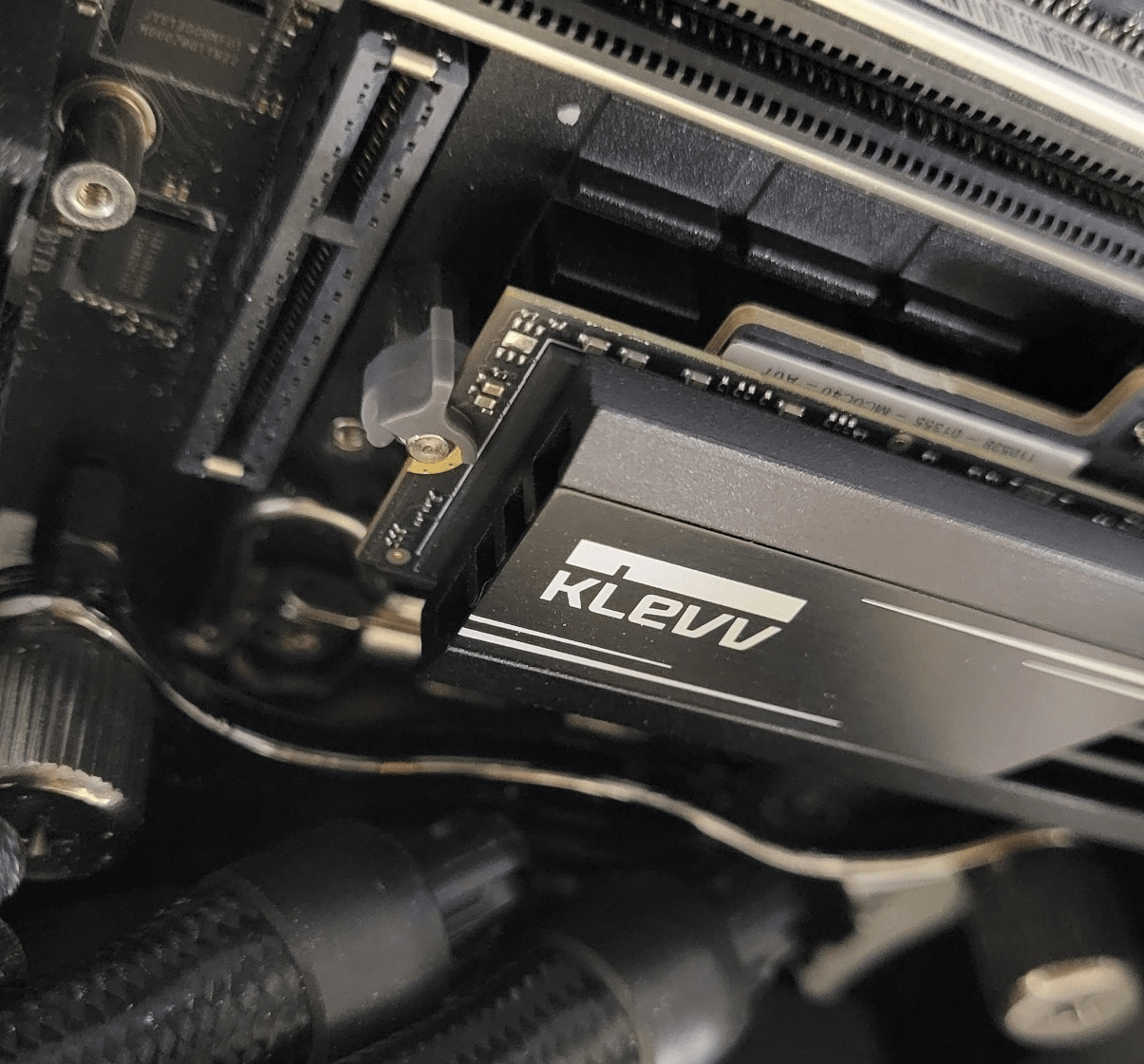 #開箱 外型與性能兼備的好物，KLEVV CRAS C930 M.2 SSD - 3C板 | Dcard