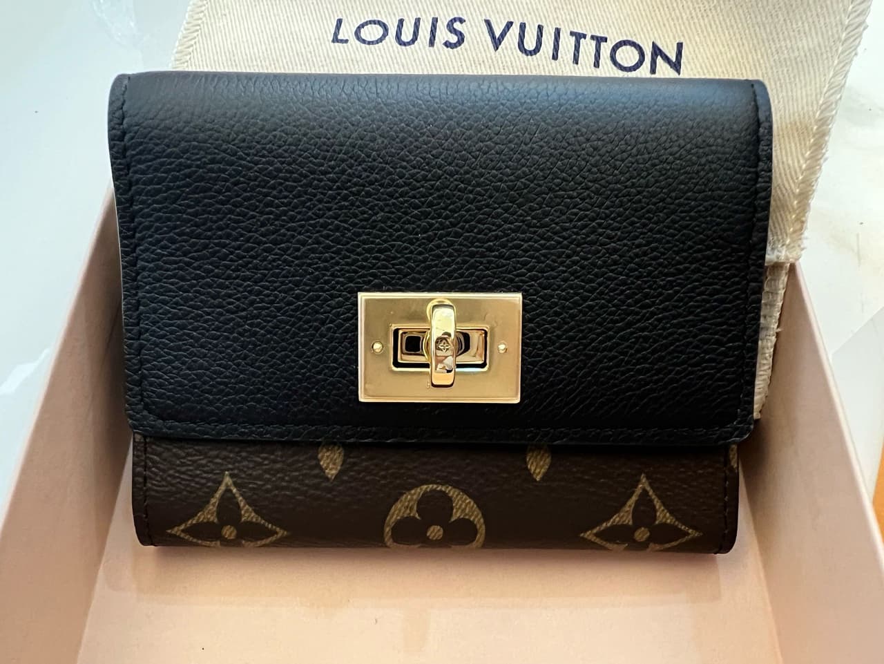 #我要賣 #我要賣 LV M82640短夾 - 二手交易板 | Dcard