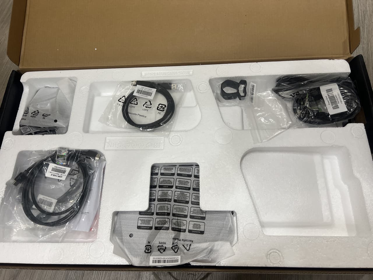 技嘉MO27U2開箱 4K 27寸OLED螢幕 - 3C板 | Dcard